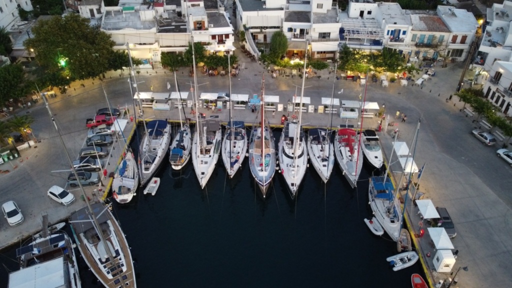 ΤΟΥΡΙΣΤΙΚΟ ΚΑΤΑΦΥΓΙΟ ΛΙΜΕΝΑ ΛΙΝΑΡΙΑΣ ΣΚΥΡΟΥ! ΒΡΑΒΕΥΣΗ ΜΕ ΓΑΛΑΖΙΑ ΣΗΜΑΙΑ ...